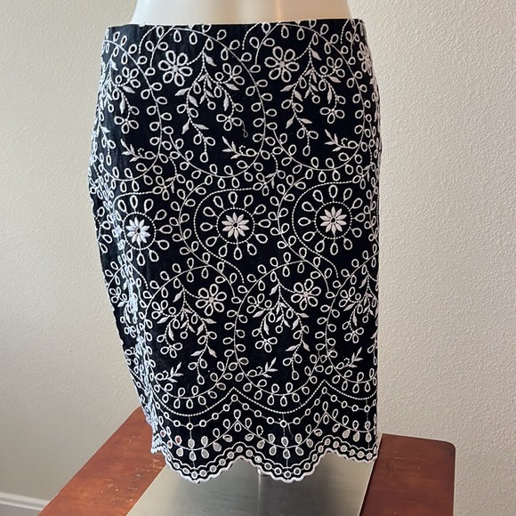 LOFT | Skirts | Loft Floral Embroidered Shift Skirt | Poshmark